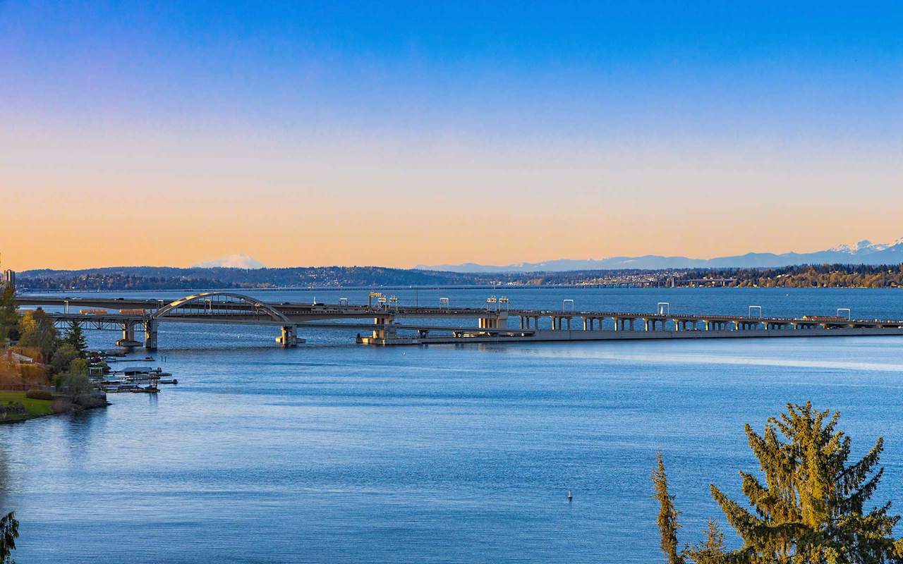 Sweeping Views & Quintessential Seattle Style in Mount Baker | Team Foster