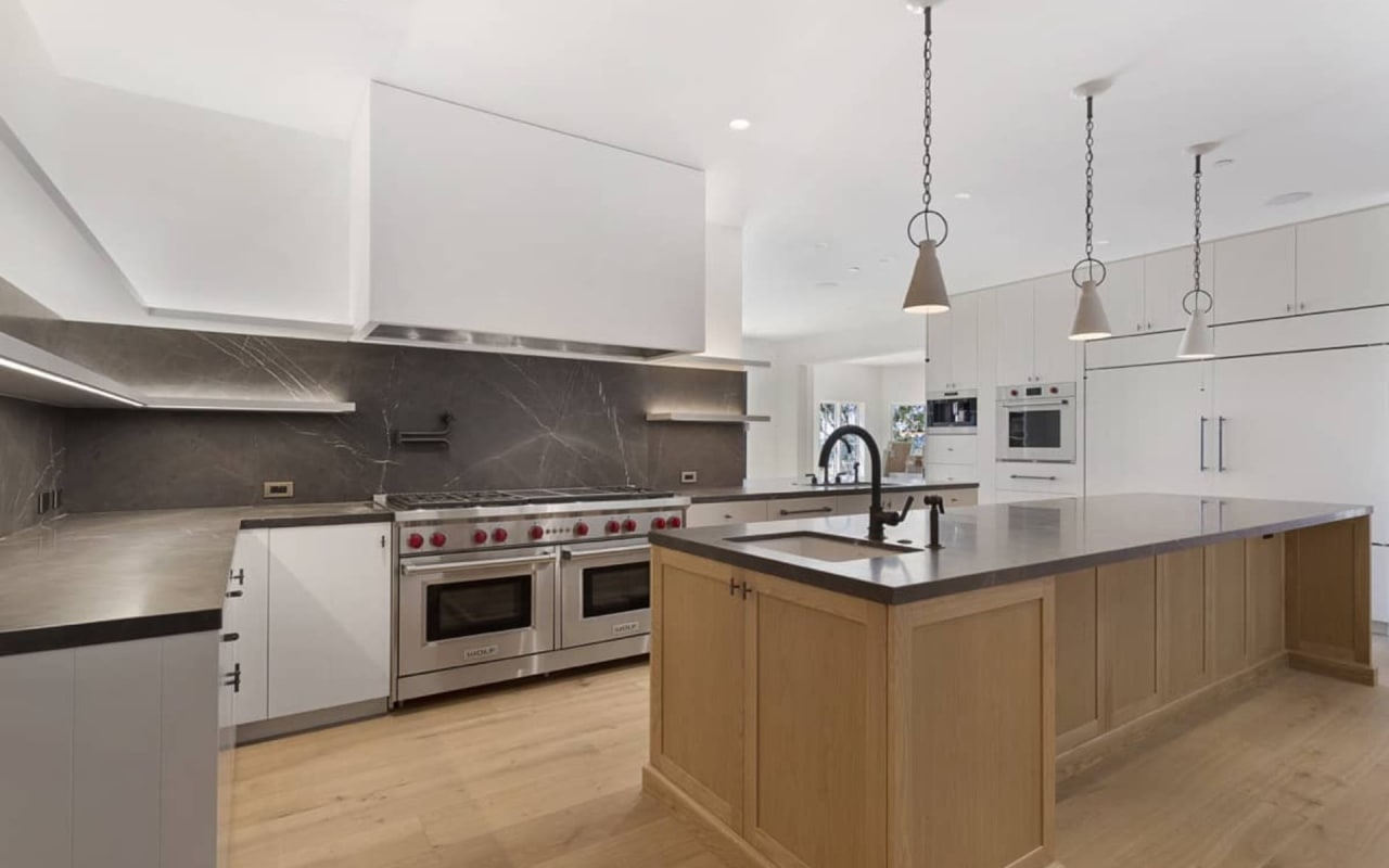 Crest Court | Projects