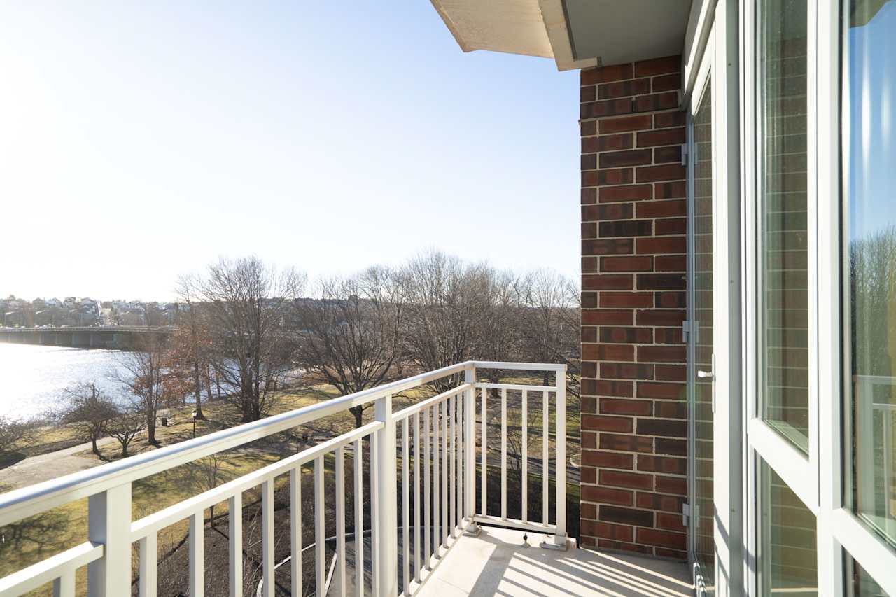 Spectacular River View Condo | Dana Schaefer Team