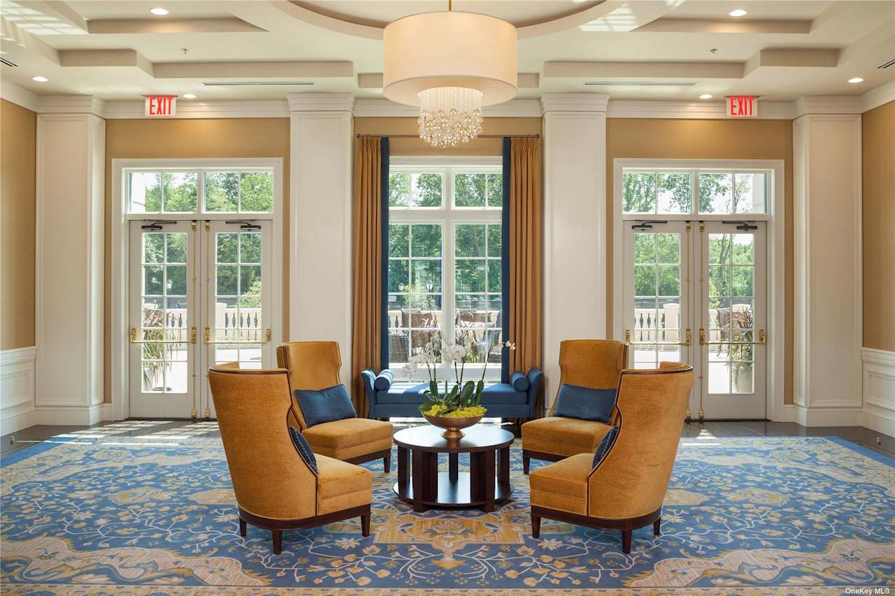 Ritz-Carlton Residences, Long Island