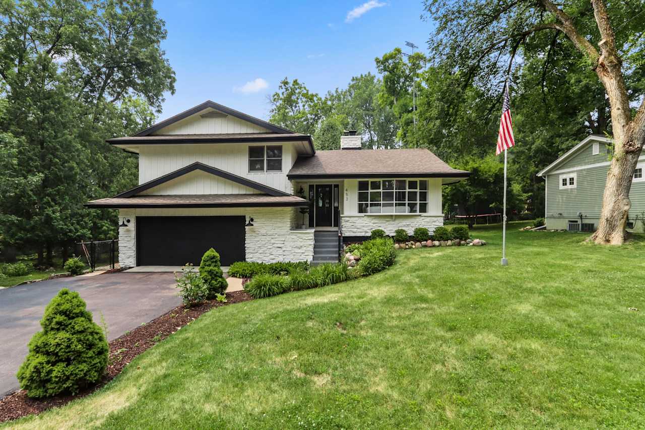 Like New Home in Fontana with Geneva Lake Access | Lake Geneva Real ...