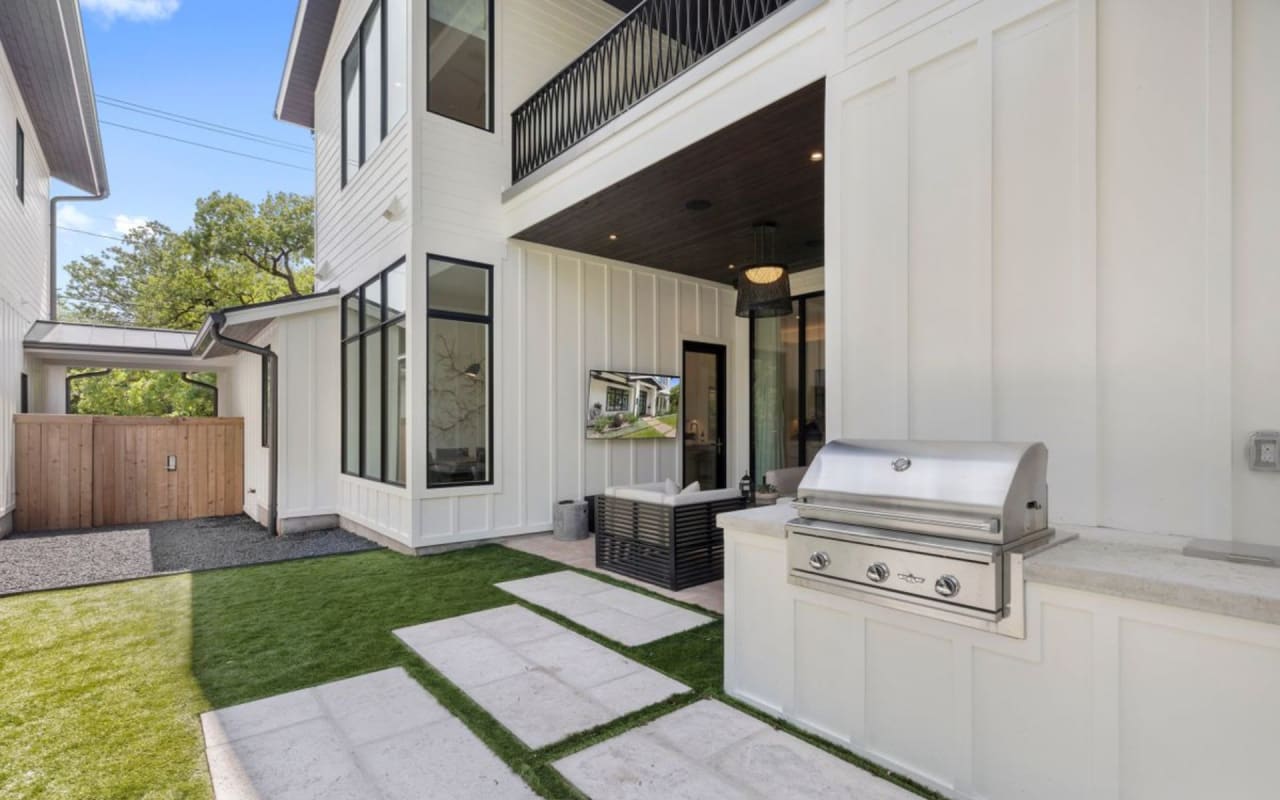 1301 Woodlawn Blvd | Lander Peerman