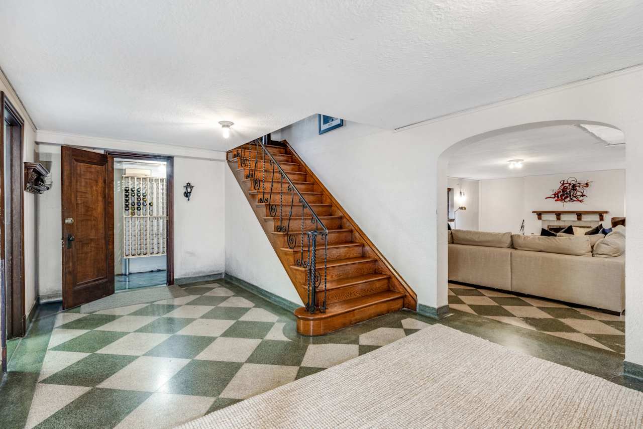 1900 Strathcona Drive