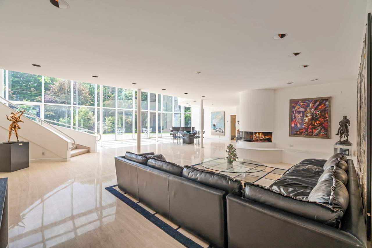 Sprawling Ravine Estate | Barry Cohen Homes
