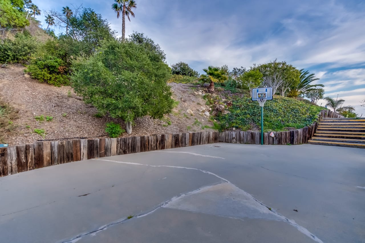 Exquisite 2 Bed 2 Bath Condo in Edgewater Towers | Pacific Palisades ...