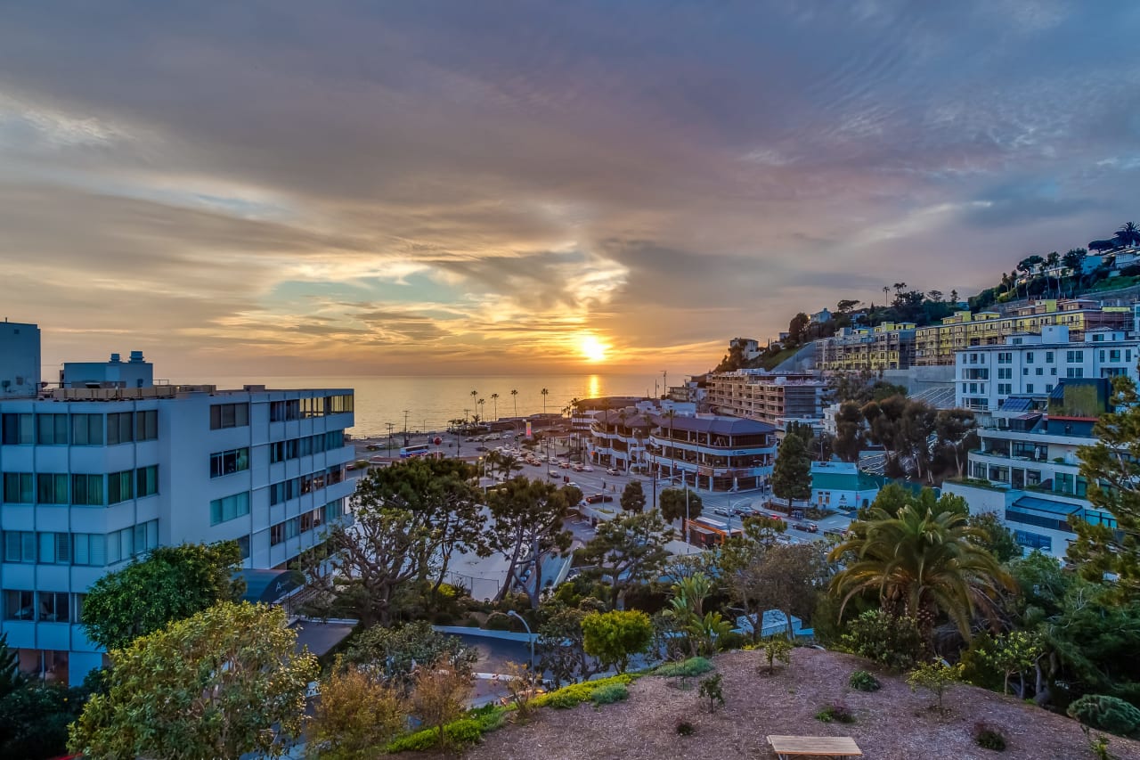 Exquisite 2 Bed 2 Bath Condo in Edgewater Towers | Pacific Palisades ...