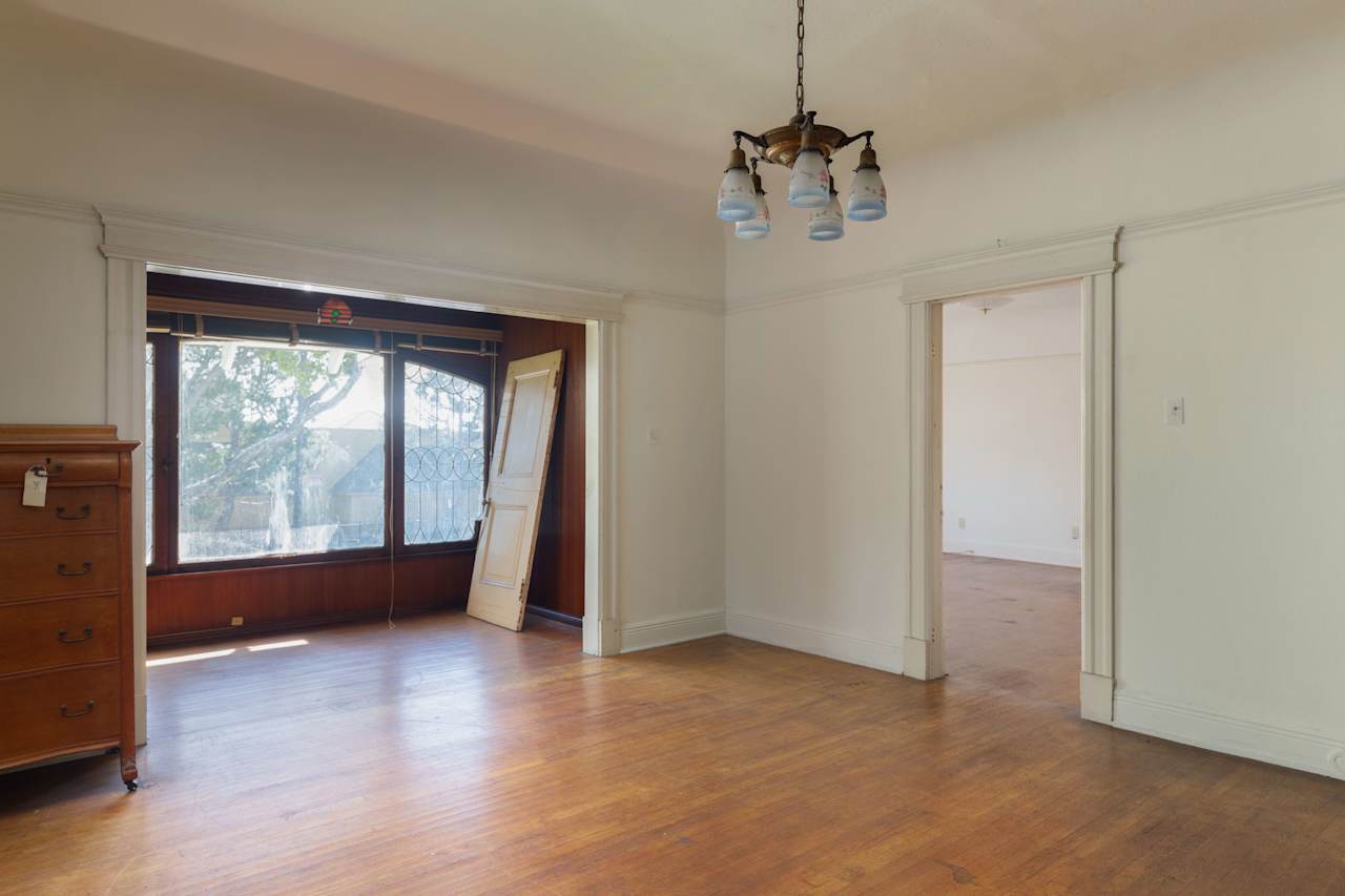 Grand Los Angeles Craftsman