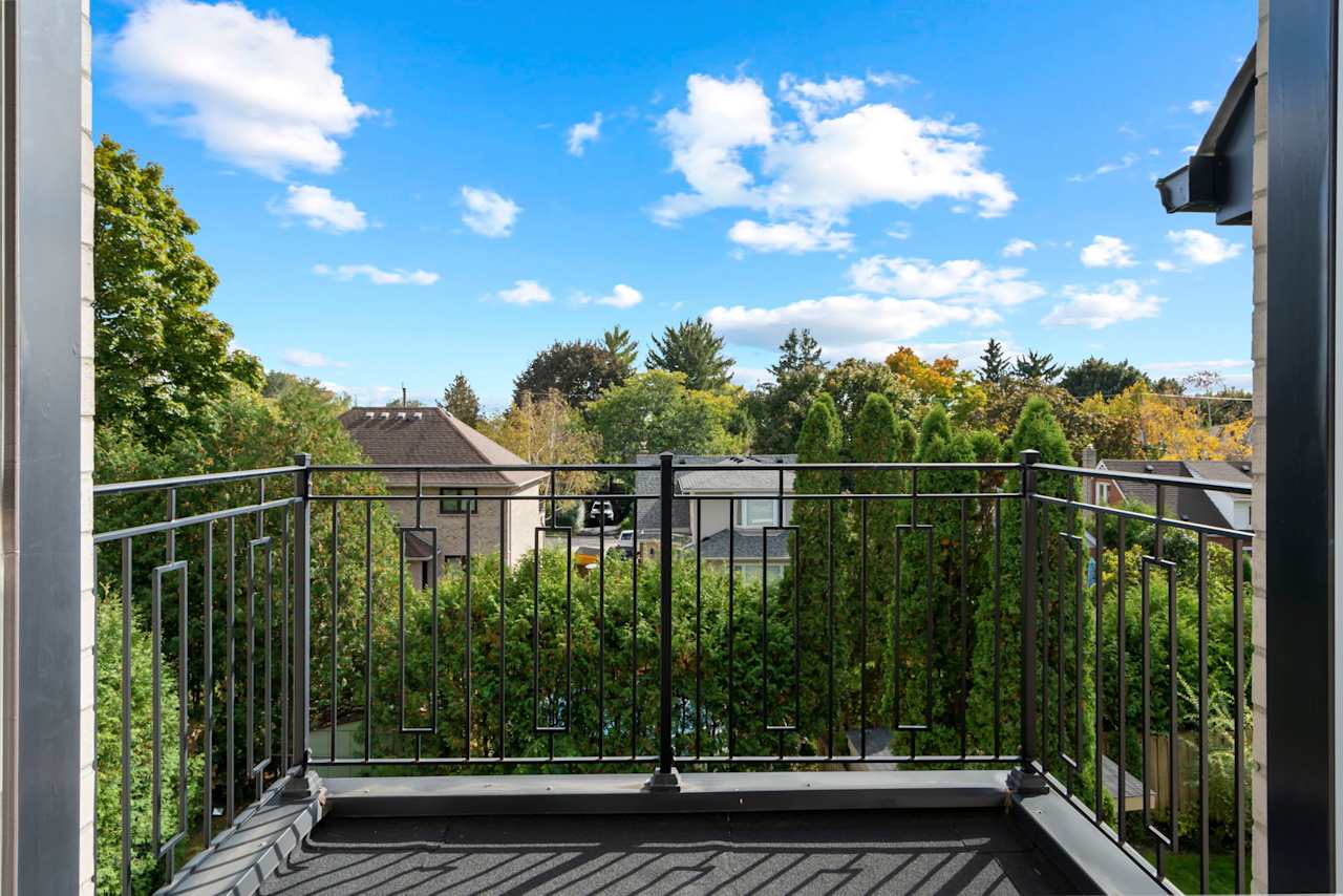 SOLD: Spectacular Contemporary Residence | Barry Cohen Homes