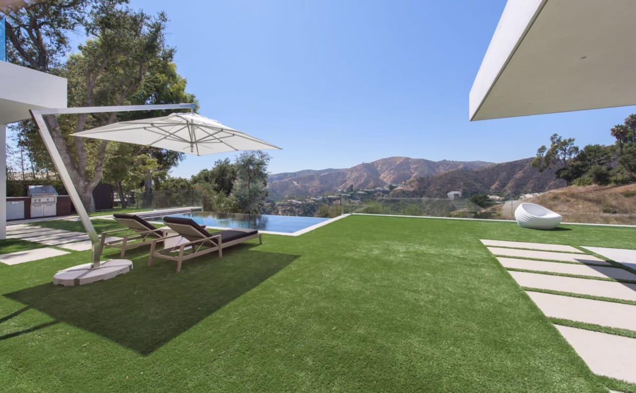 971 Linda Flora Dr | 90049 | 5 Beds, 5 Baths