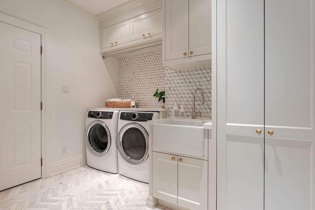 472 Chamberlain Lane | Oakville, ON L6J 4H5 | Goodale Miller Team