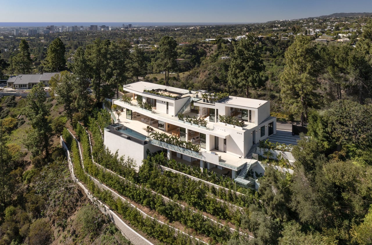 Beverly Hills Real Estate Agent | Jade Mills | Realtor Agency