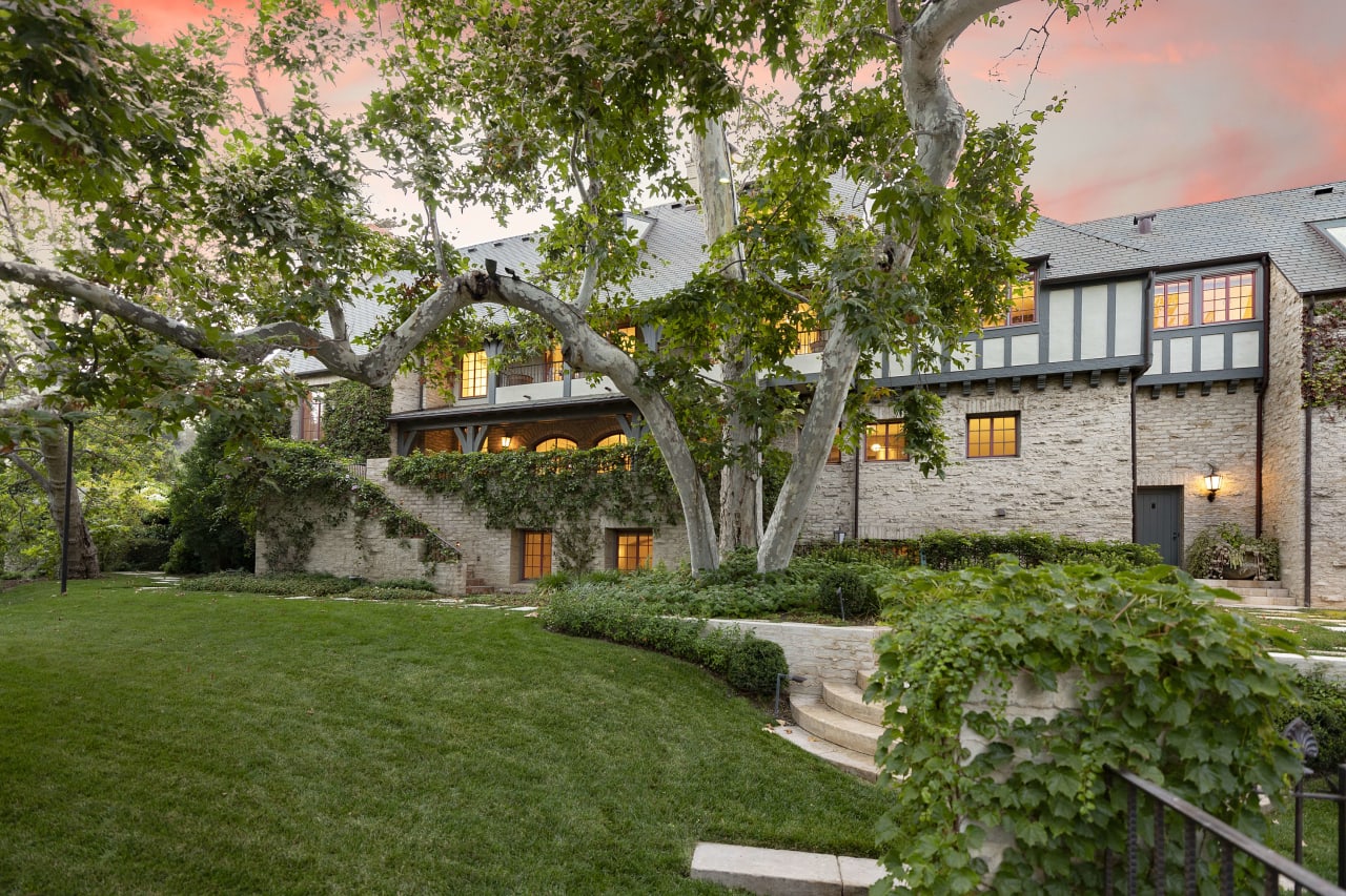 Beverly Hills Real Estate Agent | Jade Mills | Realtor Agency