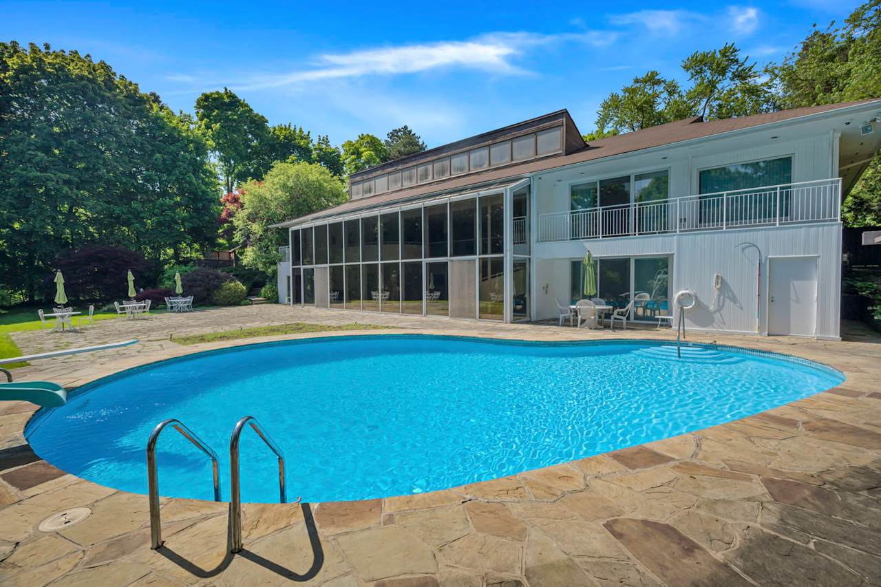 Sprawling Ravine Estate | Barry Cohen Homes
