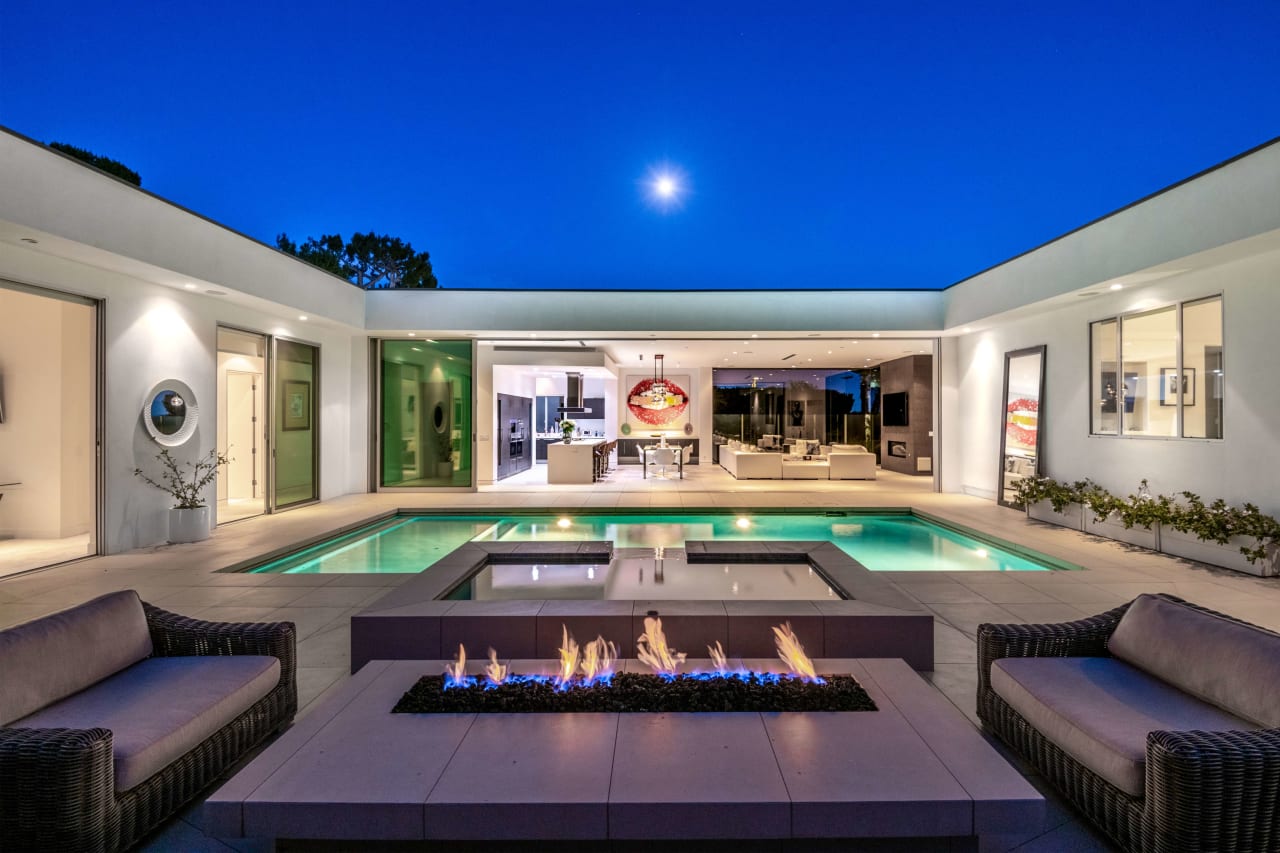 Beverly Hills Real Estate Agent | Jade Mills | Realtor Agency