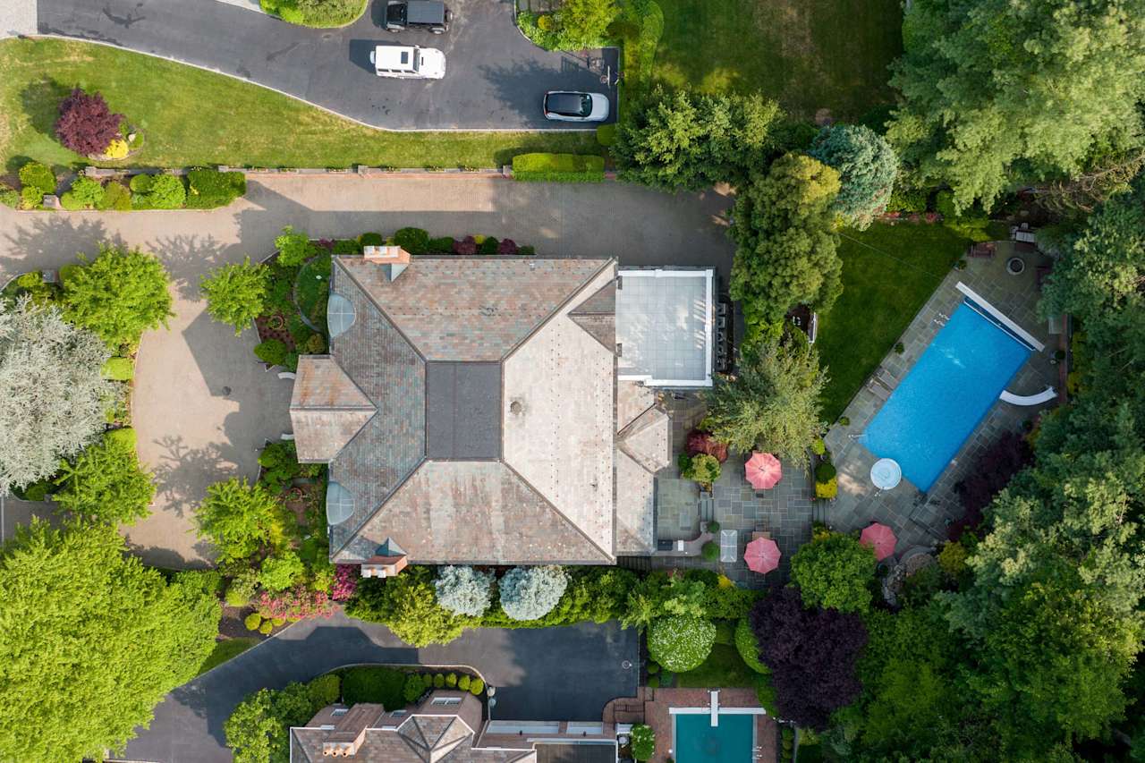 30 Walter Lane | Gail Holman Real Estate | Manhasset Real Estate