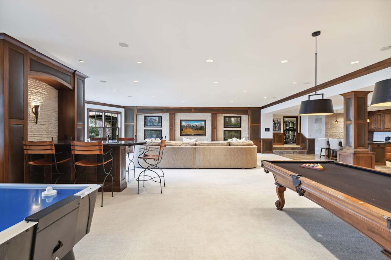 20630 Linwood Road, Deephaven | John Adams Real Estate