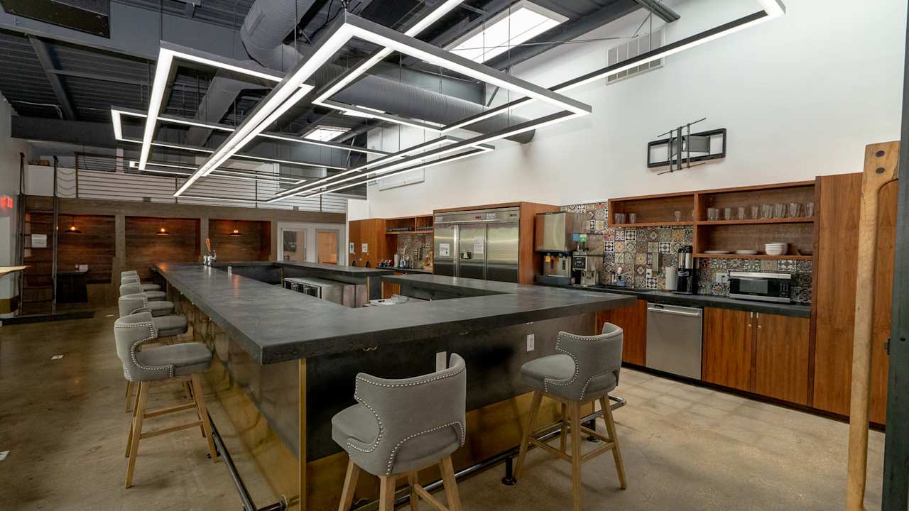 5323 Levander Loop | Austin, TX | Commercial Building | Lead Commercial