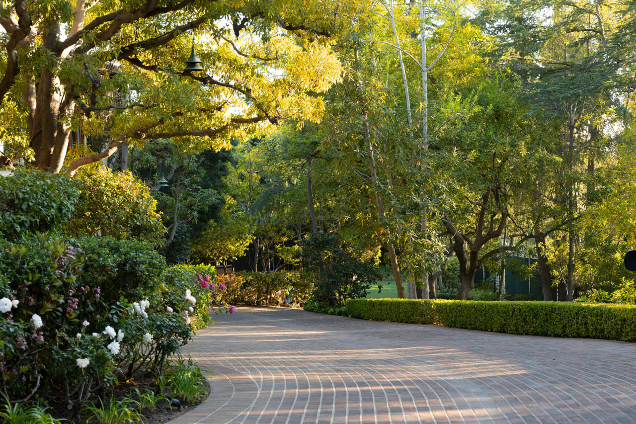 6 Landscaping Tips for Your Luxury Home | The Fridman Group Blog