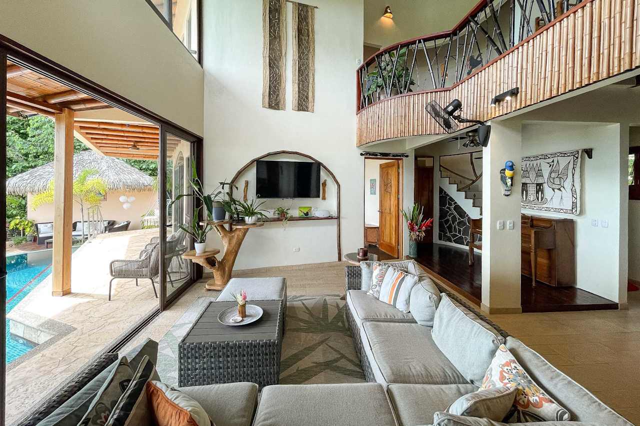 VILLA TUCAN TANGO: TROPICAL LUXURY HOME IN GATED COMMUNITY ABOVE ...