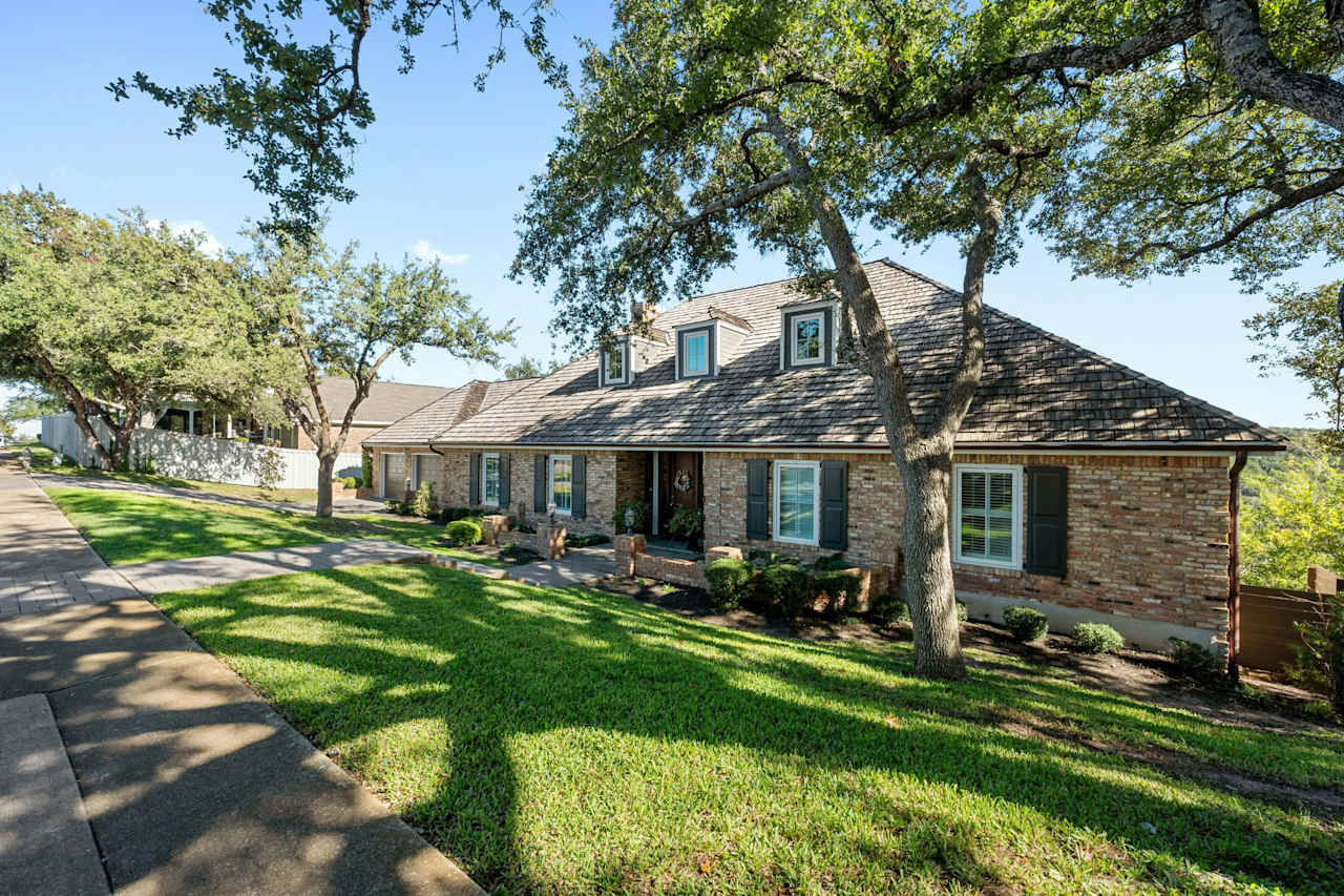 3401 Riva Ridge Road | Charming Westlake Residence