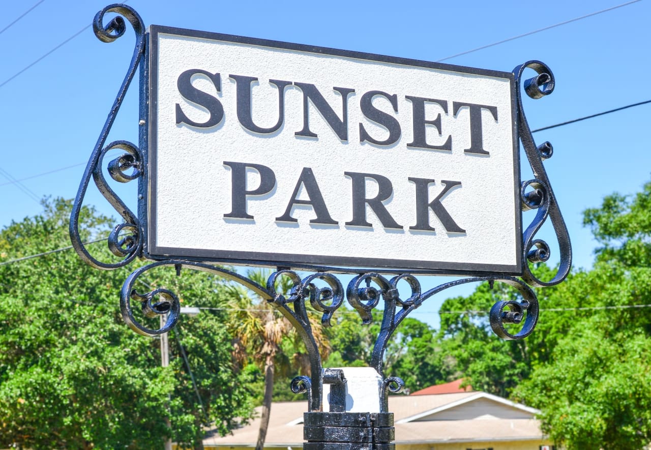 Beach Park/Sunset Park | Kelly Burchill's Neighborhood Guide