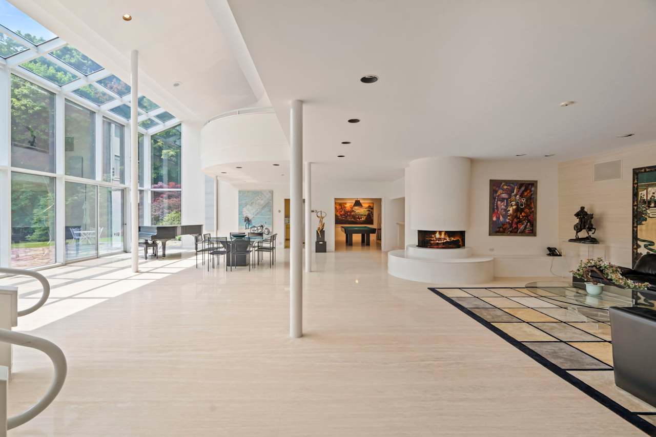 Sprawling Ravine Estate | Barry Cohen Homes