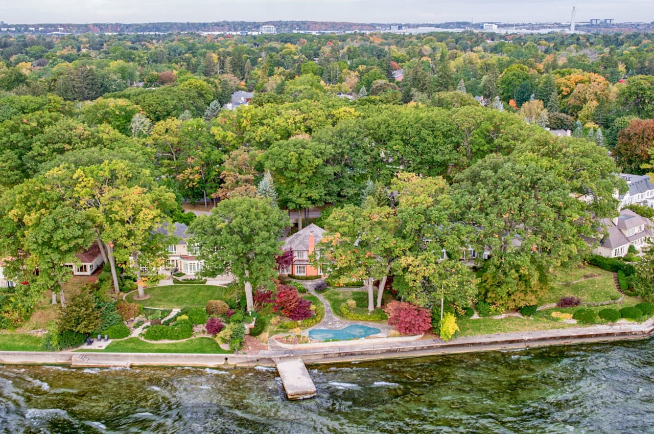 2 Ennisclare Drive West | Oakville, ON L6J 4N2 | Goodale Miller Team