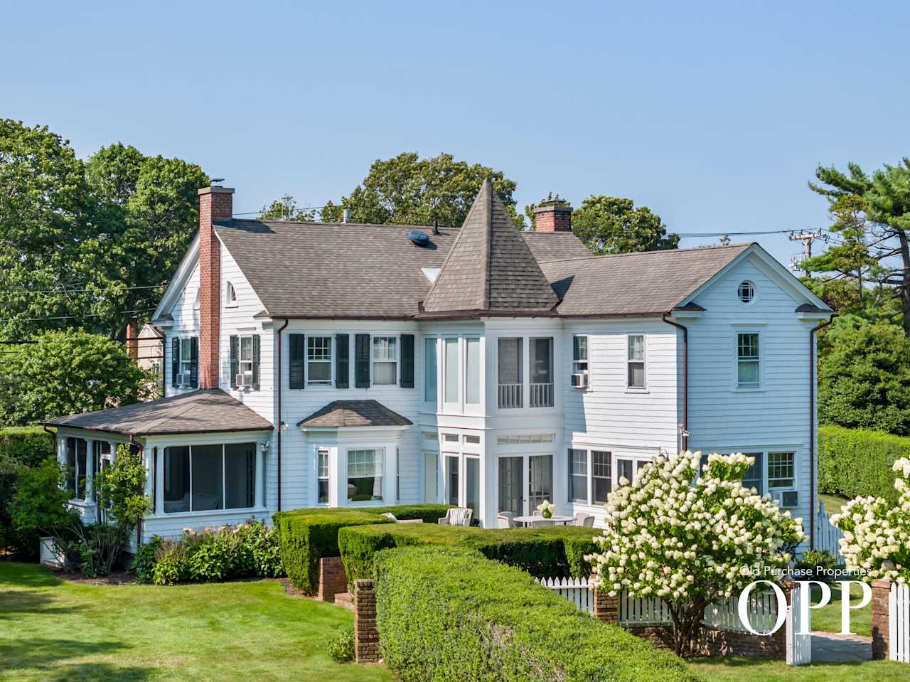 52 South Country Road | Bellport Village, NY 11713 | 5 Beds