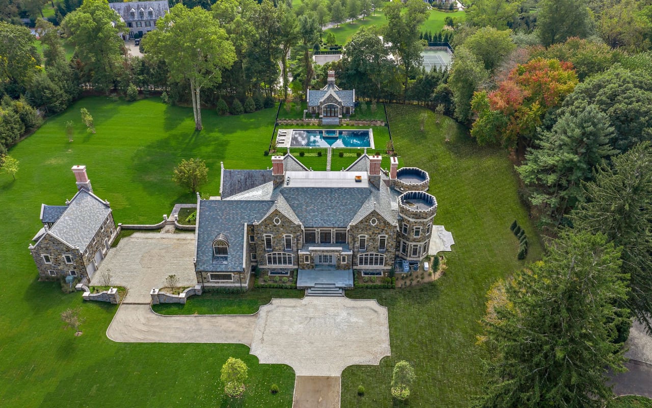 7 Loch Lane | Greenwich, CT 06830 | The Sarsen Team | The Sarsen Team