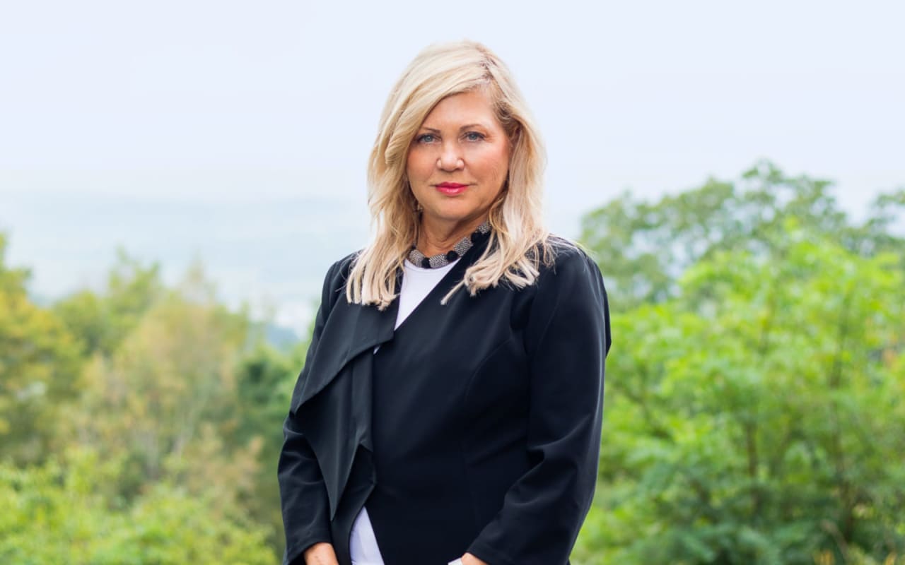 About Lisa Bouchard Hoe