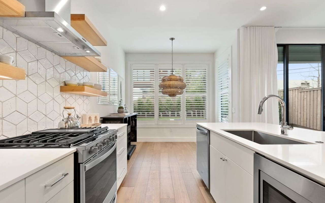 1301 Woodlawn Blvd | Lander Peerman