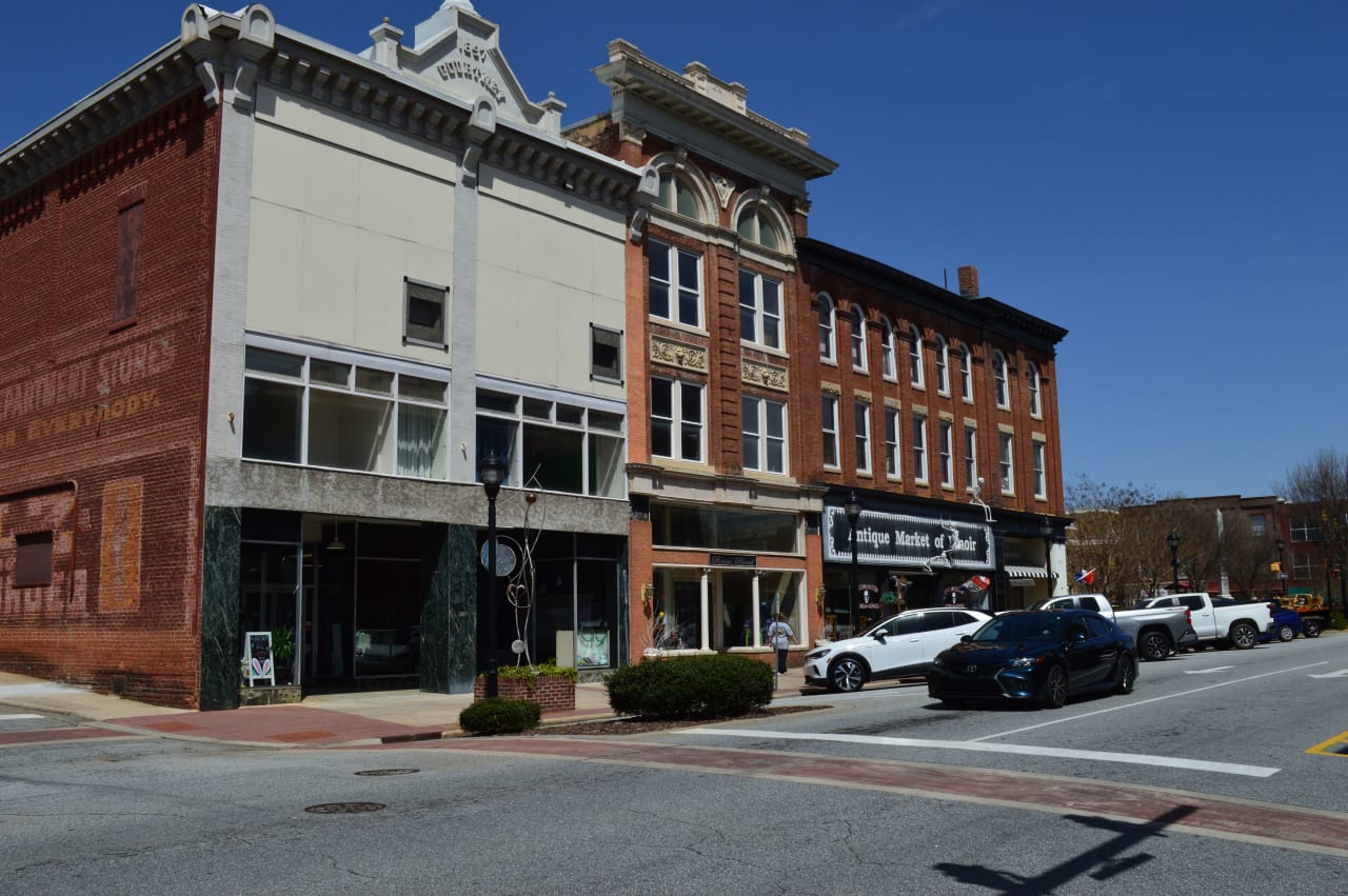 Lenoir | Community Guide