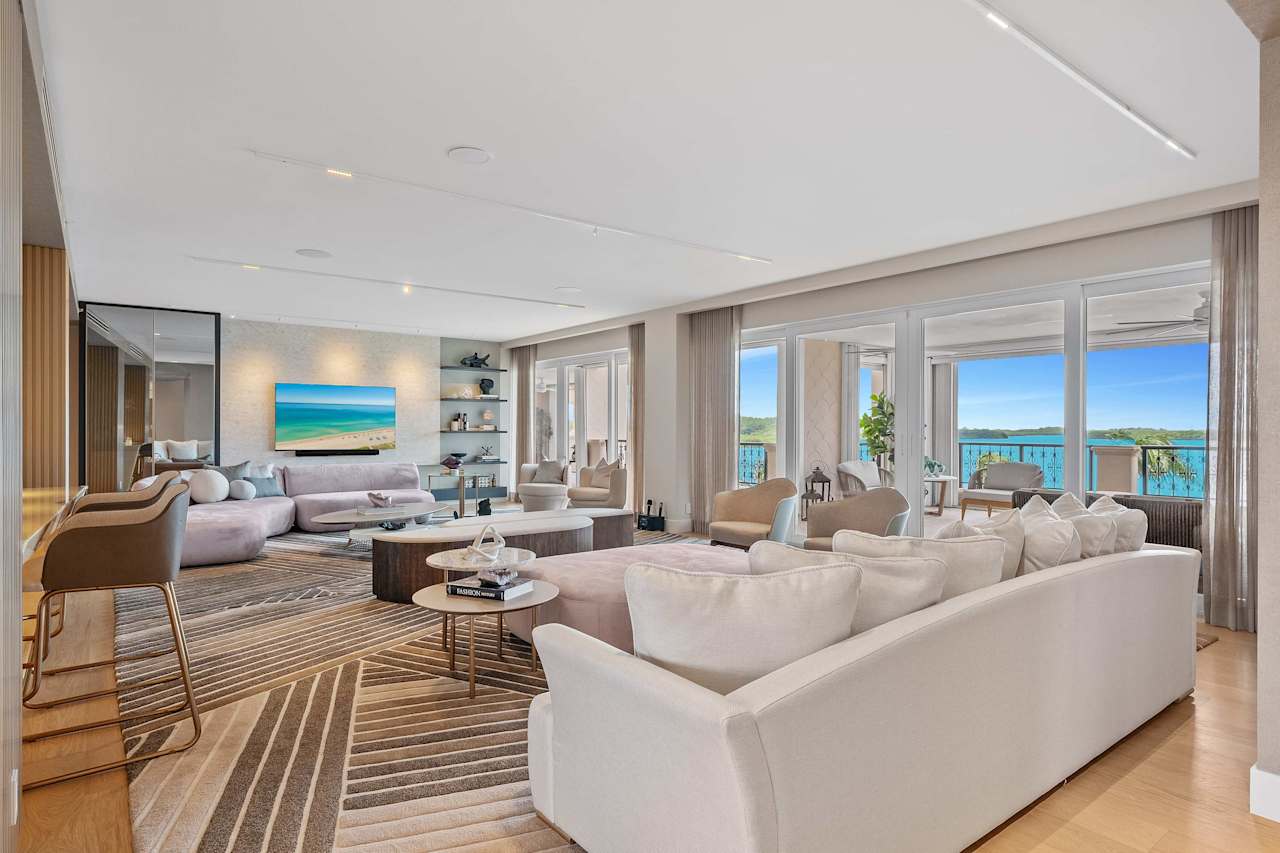 Luxury Homes For Sale in Miami | Luxury Waterfront Homes | Dora Puig