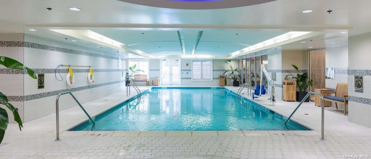 Ritz-Carlton Residences, Long Island