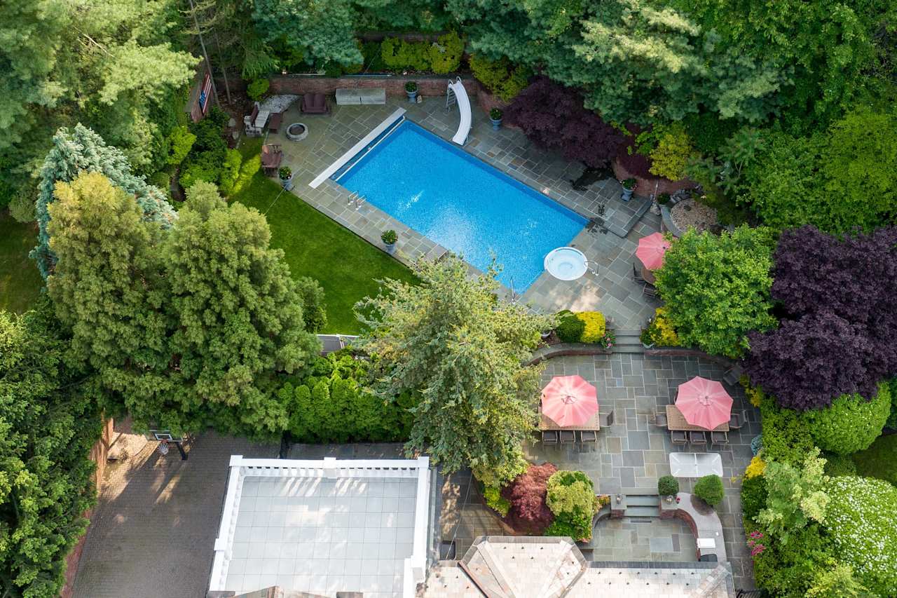 30 Walter Lane | Gail Holman Real Estate | Manhasset Real Estate