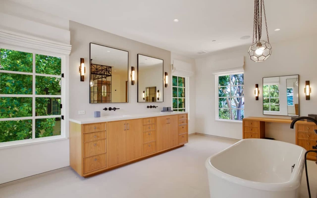 Crest Court | Projects