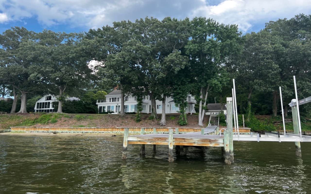 Bay Colony | Neighborhood Guide