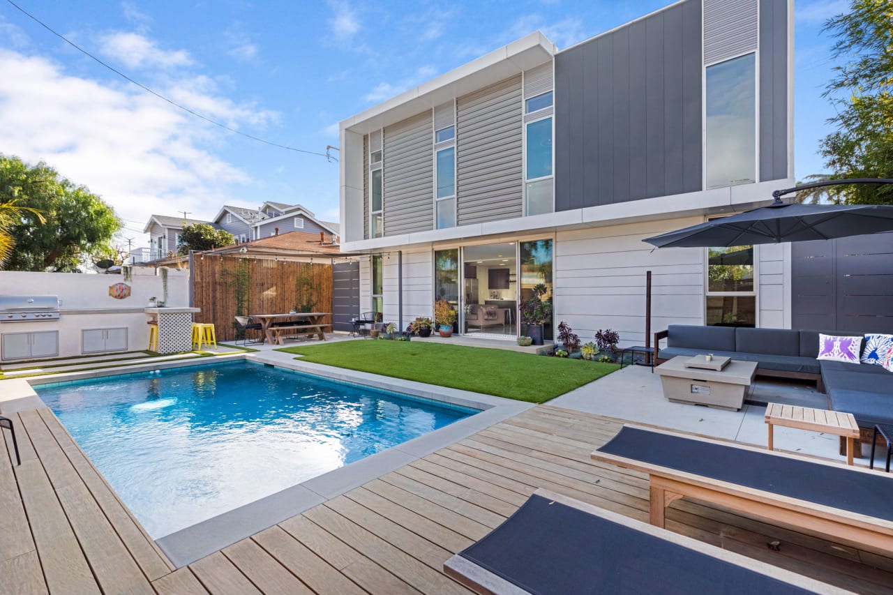 Eve Proust | Real Estate