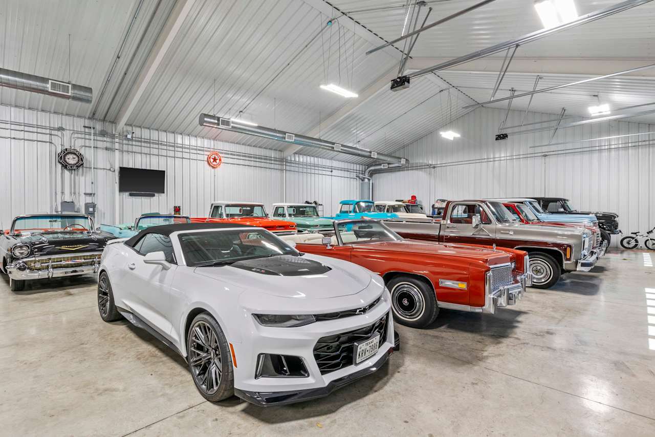 Auto Gallery & Garage | 850 Interstate 30 East Property