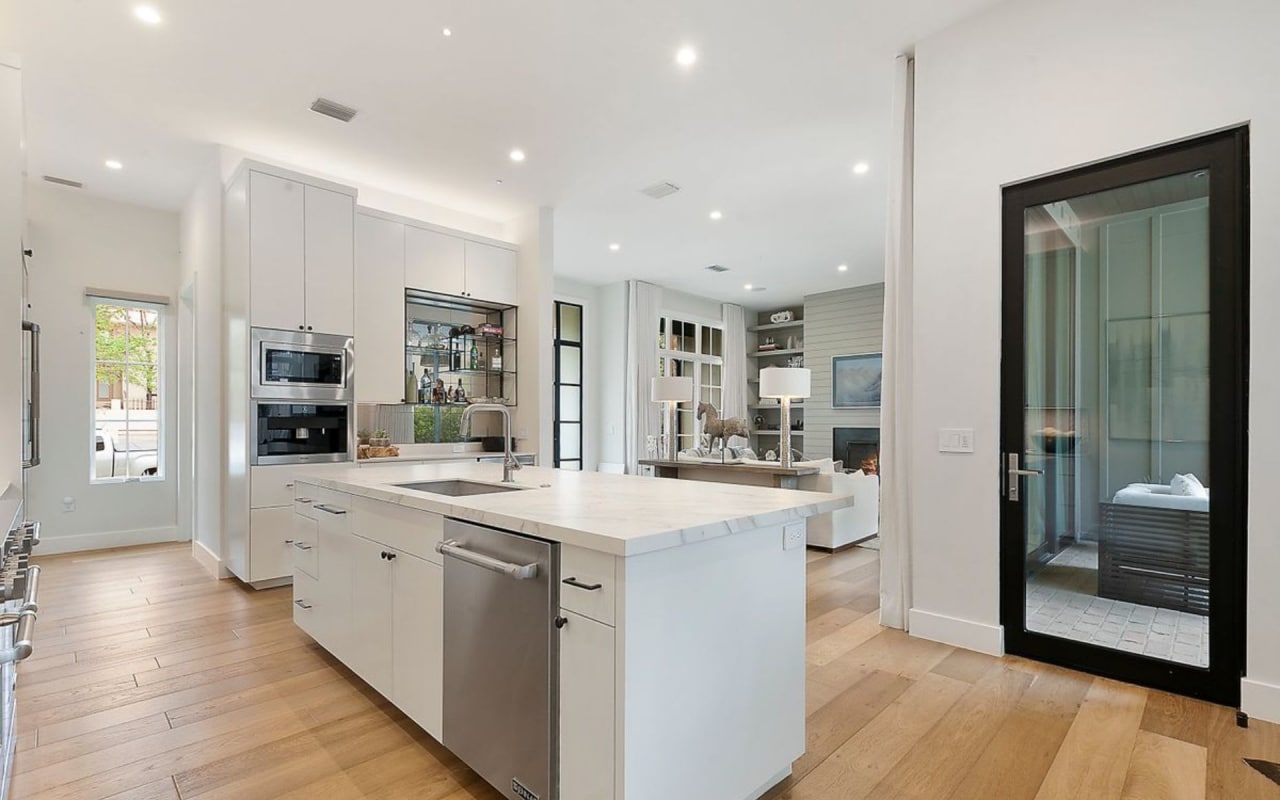 1301 Woodlawn Blvd | Lander Peerman