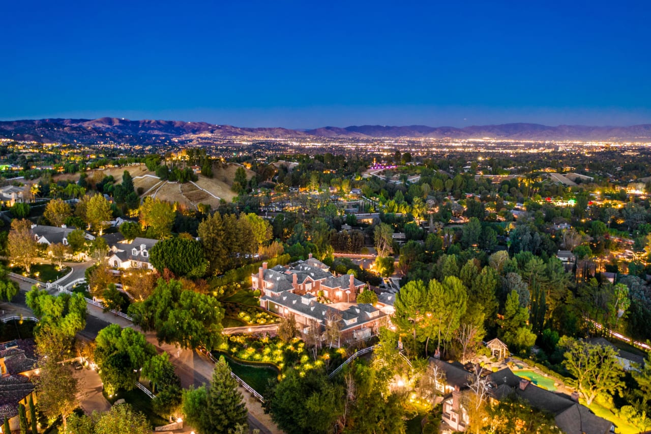 Hidden Hills Vineyard Estate | Jeff Biebuyck & Dana Olmes Luxury Homes ...