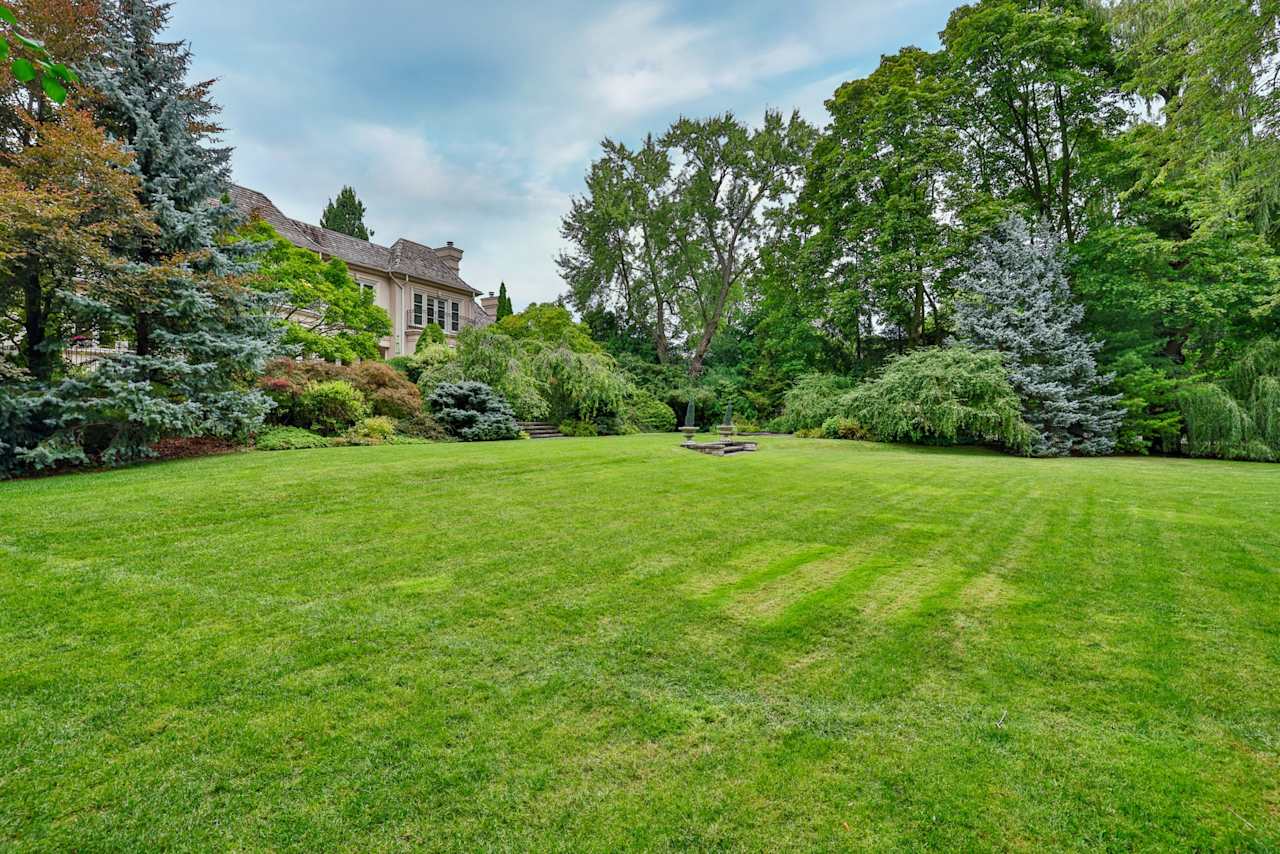 A Luxurious Elegant Residence | Barry Cohen Homes