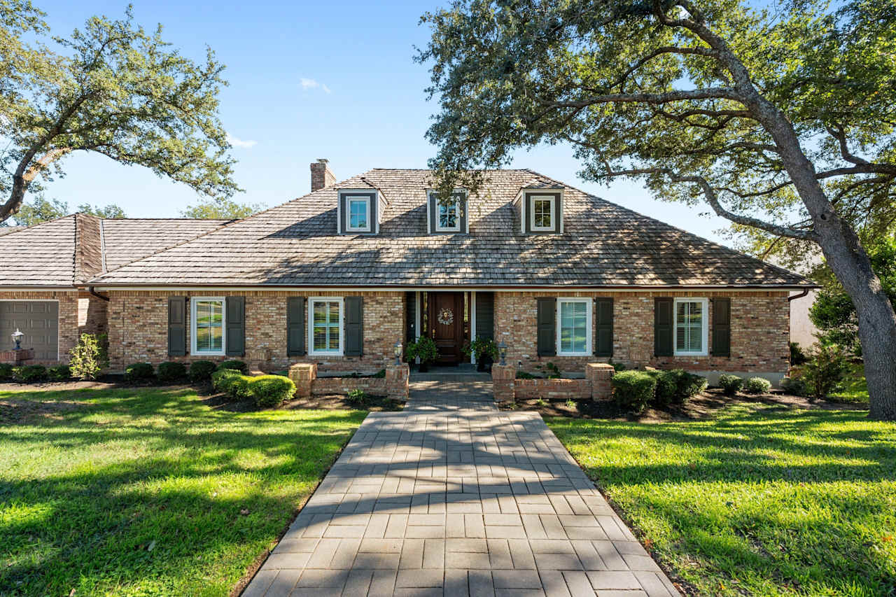 3401 Riva Ridge Road | Charming Westlake Residence