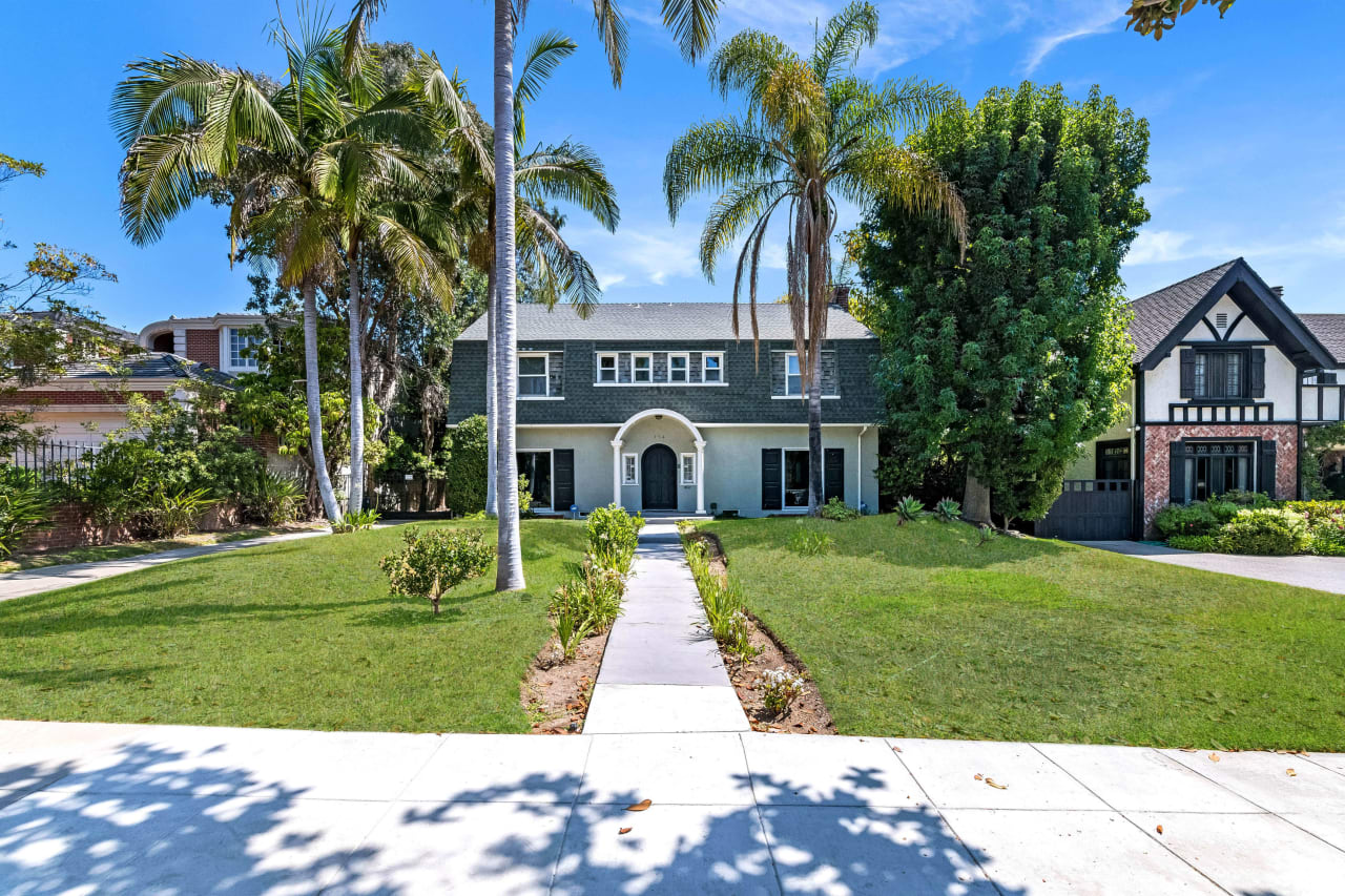 Beverly Hills Real Estate Agent | Jade Mills | Realtor Agency