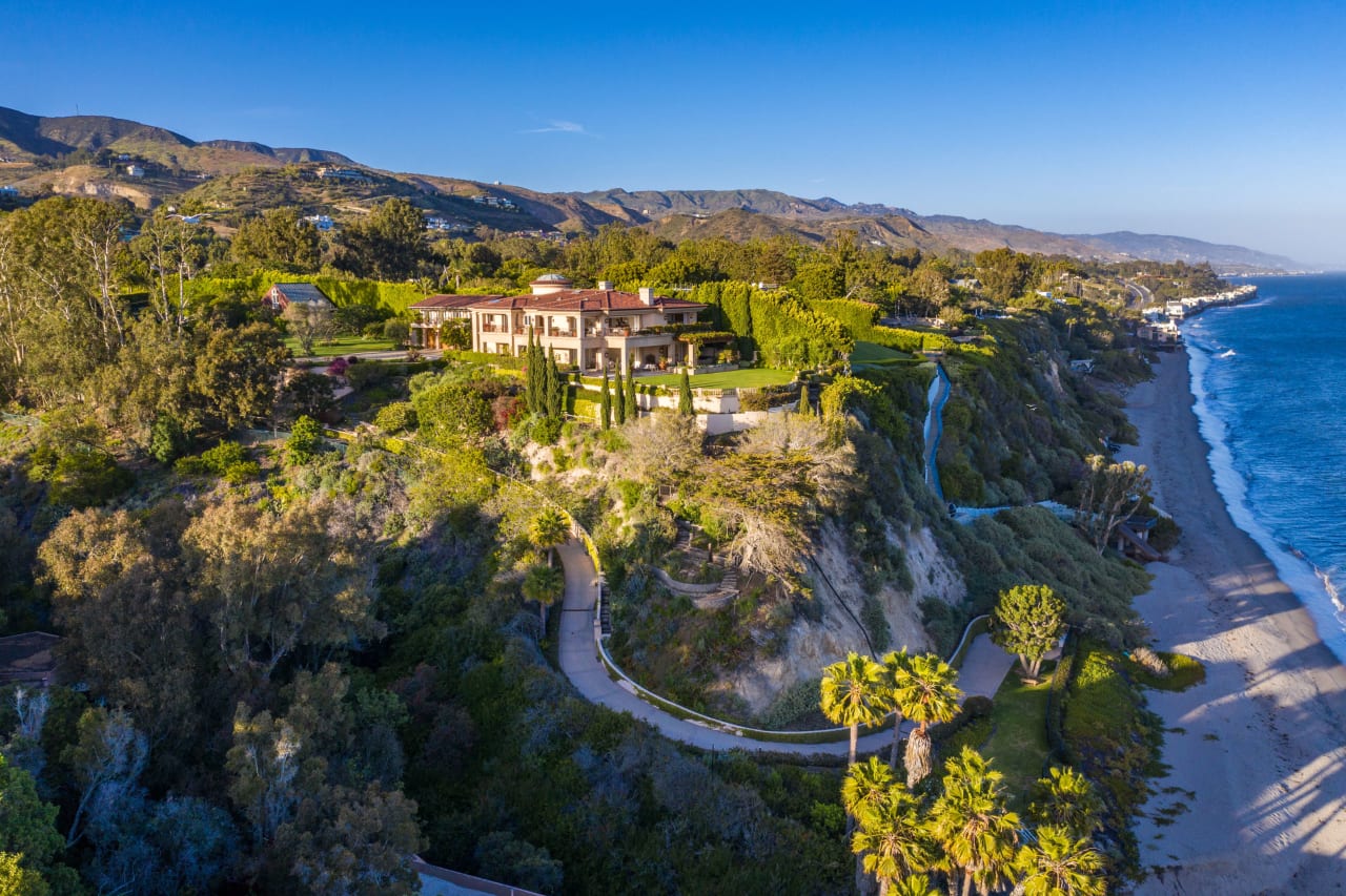 Beverly Hills Real Estate Agent | Jade Mills | Realtor Agency