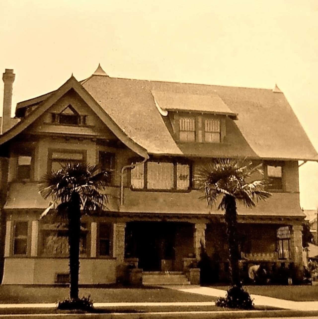 Grand Los Angeles Craftsman
