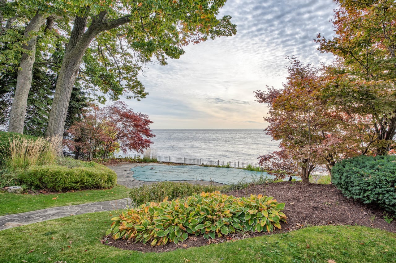 2 Ennisclare Drive West | Oakville, ON L6J 4N2 | Goodale Miller Team