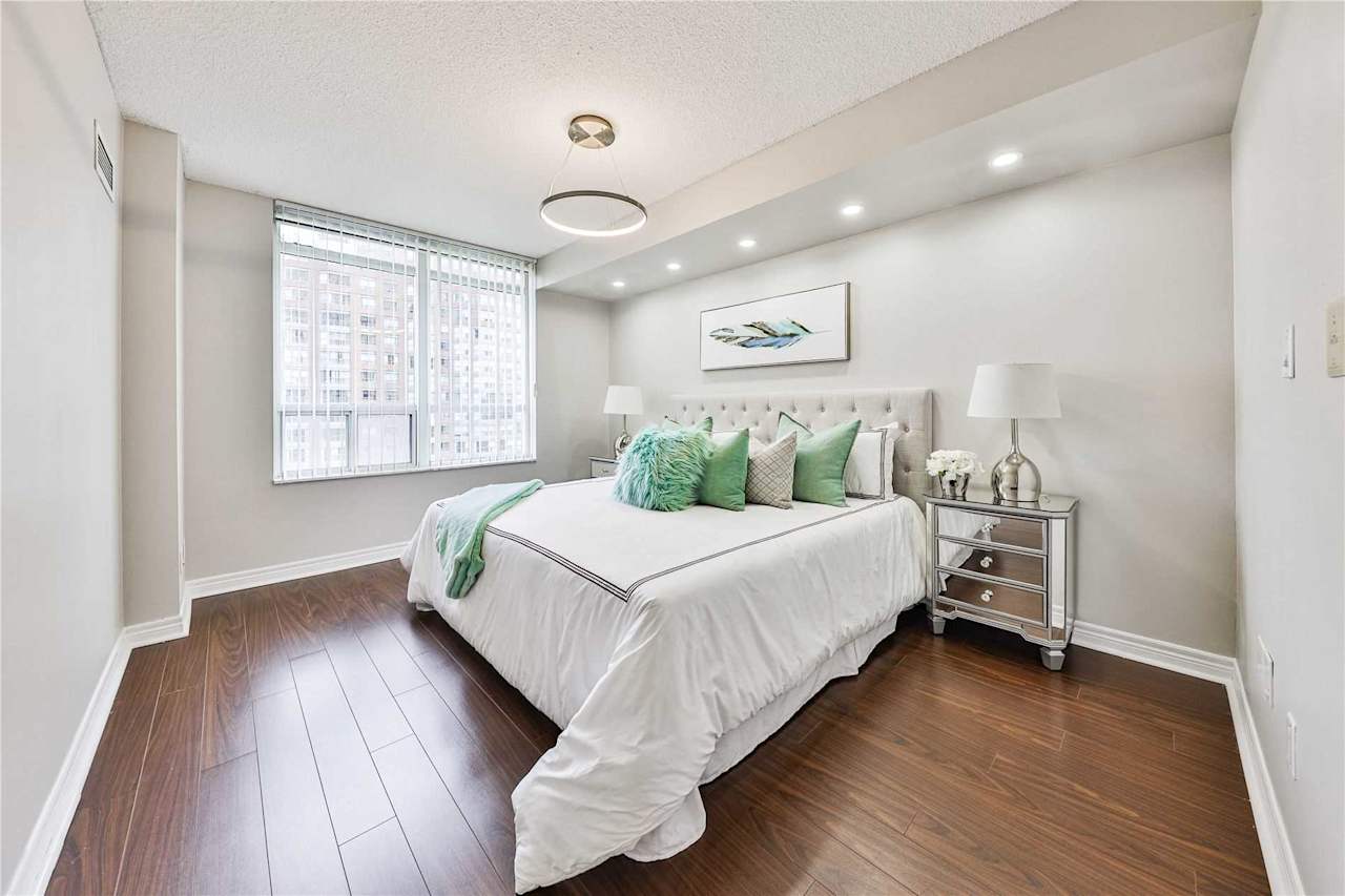 310 Burnhamthorpe Road W #1206Mississauga