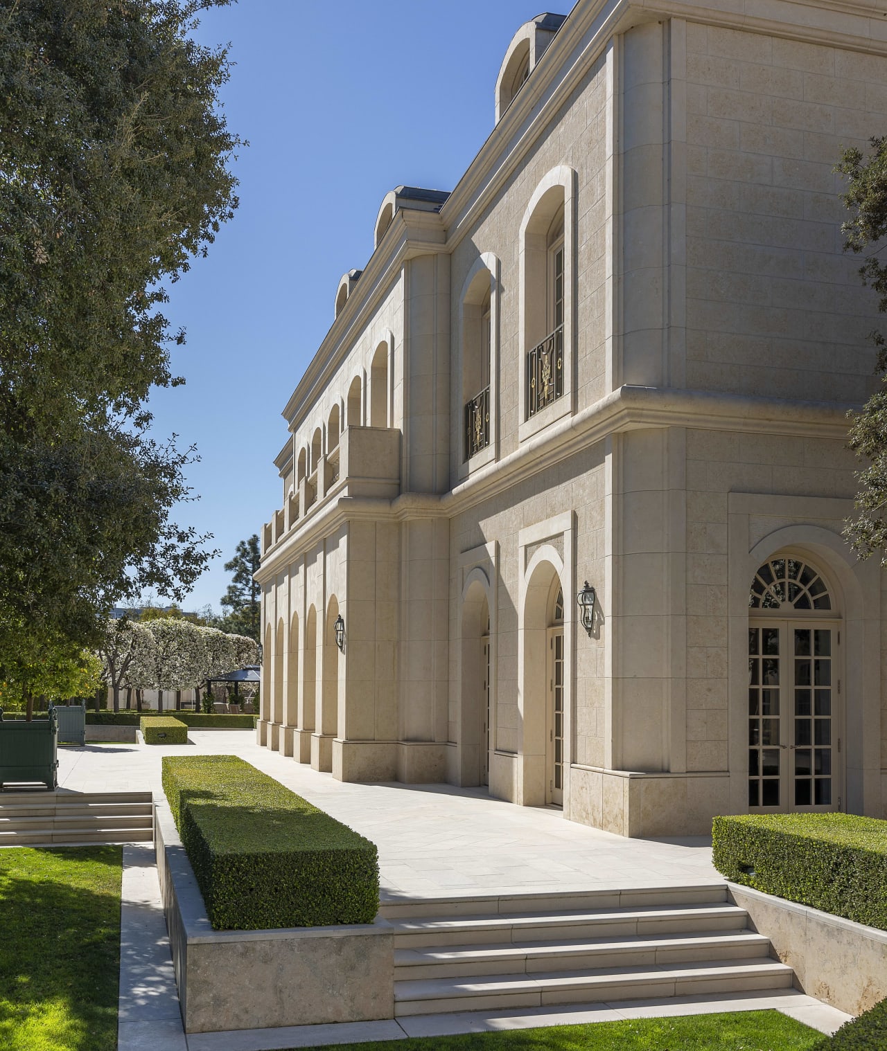 The Manor, Holmby Hills