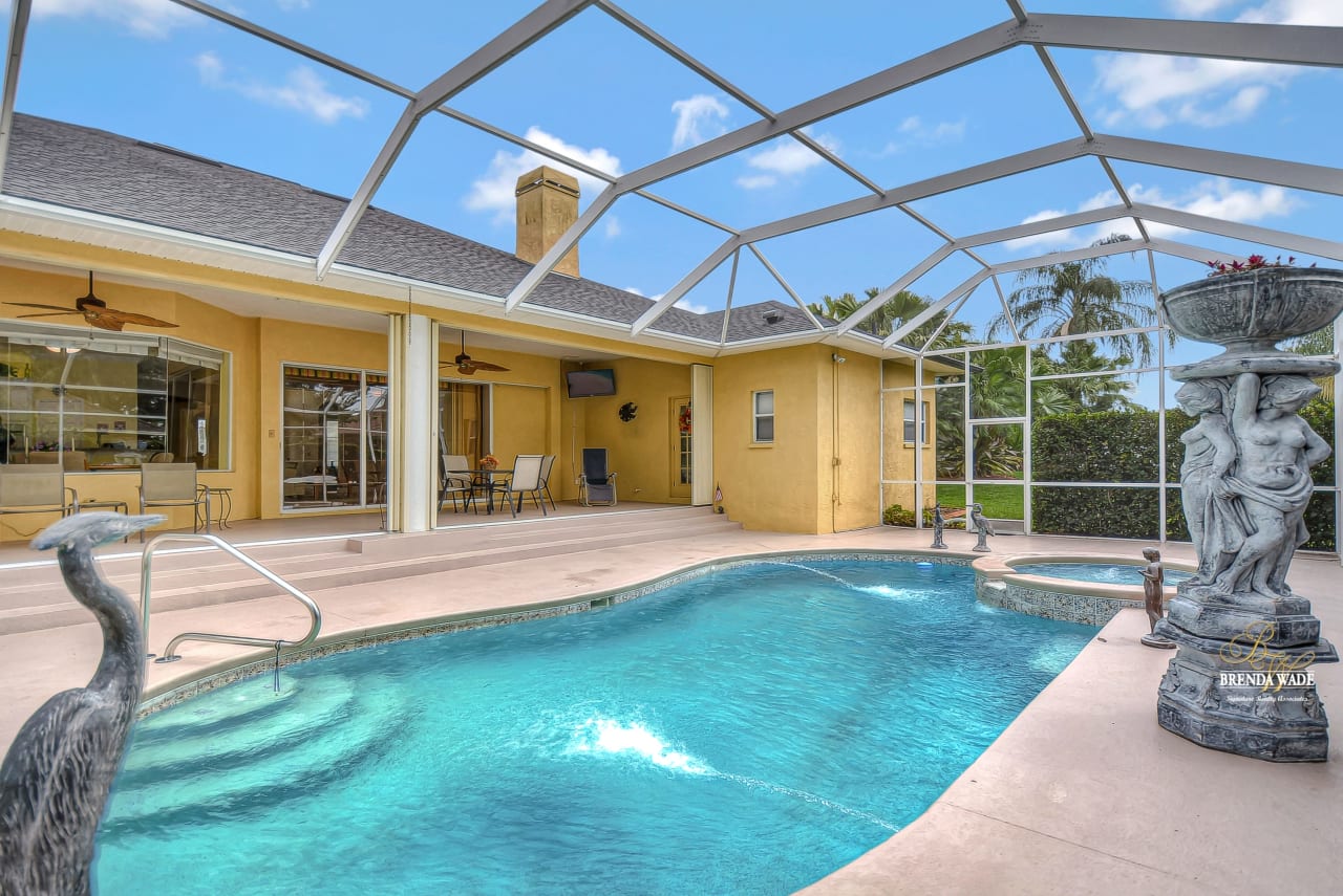 721 Citrus Wood Lane | Valrico, FL 33594 | Brenda Wade Team